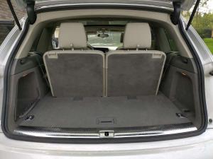 Grey Audi Q7 2014 in Vilnius, with an engine capacity of 3.00 L and mileage of 245 thousand km for 11500 €, photo 19 on AUTOMOTO.COM.LV