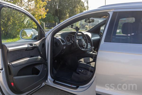 Audi Q7 2014 in Bauska on AUTOMOTO.COM.LV Grey Audi Q7 2014 in Bauska, with an engine capacity of 3.00 L and mileage of 295 thousand km for 12600 €, photo 8 on AUTOMOTO.COM.LV