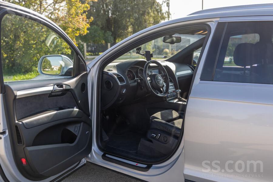 Grey Audi Q7 2014 in Bauska, with an engine capacity of 3.00 L and mileage of 295 thousand km for 12600 €, photo 8 on AUTOMOTO.COM.LV