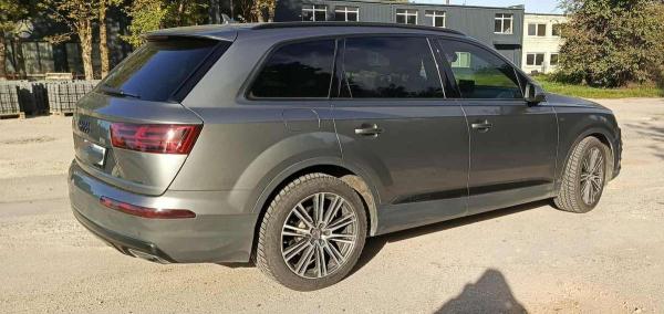 Grey Audi Q7 2015 in Plunge, with an engine capacity of 2.97 L and mileage of 296 thousand km for 25500 €, photo 11 on AUTOMOTO.COM.LV