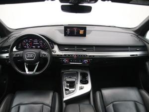 Grey Audi Q7 2015 in Vilnius, with an engine capacity of 3.00 L and mileage of 194 thousand km for 25799 €, photo 3 on AUTOMOTO.COM.LV