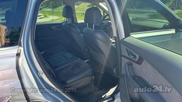 Grey Audi Q7 2015 in Tallinn, with an engine capacity of 3.00 L and mileage of 223 thousand km for 24900 €, photo 10 on AUTOMOTO.COM.LV