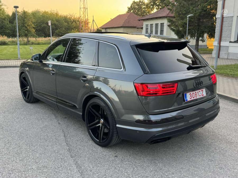 Grey Audi Q7 2015 in Vilkaviskis, with an engine capacity of 2.97 L and mileage of 221 thousand km for 26000 €, photo 3 on AUTOMOTO.COM.LV