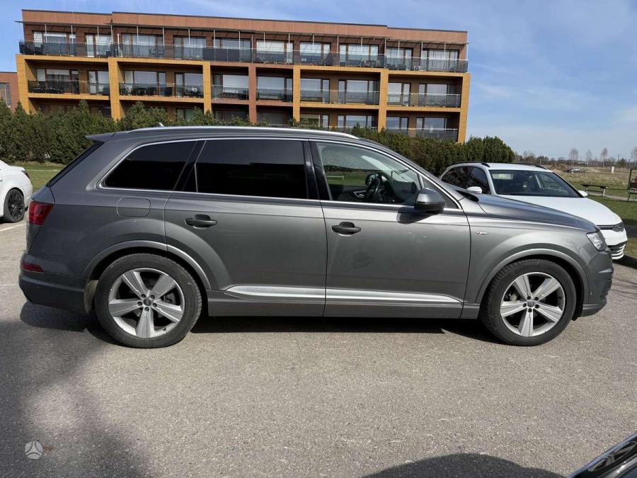 Grey Audi Q7 2015 in Kaunas, with an engine capacity of 3.00 L and mileage of 330 thousand km for 20000 €, photo 1 on AUTOMOTO.COM.LV