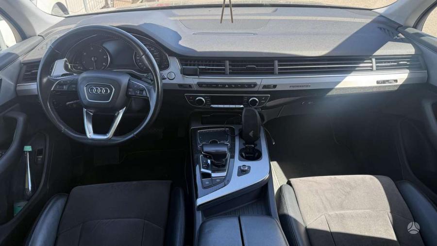 Grey Audi Q7 2015 in Kaunas, with an engine capacity of 3.00 L and mileage of 330 thousand km for 20000 €, photo 6 on AUTOMOTO.COM.LV