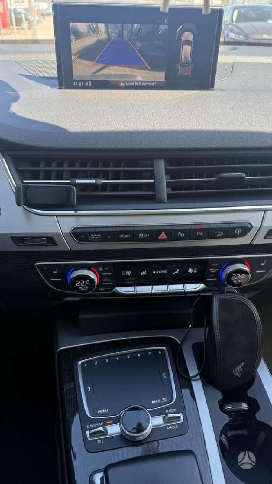 Grey Audi Q7 2015 in Kaunas, with an engine capacity of 3.00 L and mileage of 330 thousand km for 20000 €, photo 10 on AUTOMOTO.COM.LV