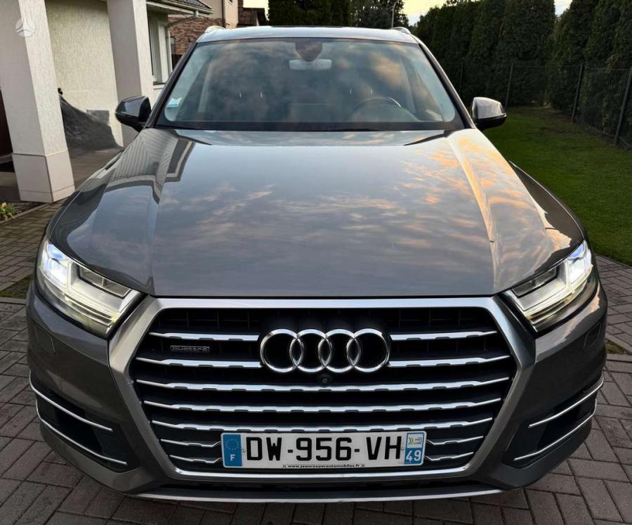 Grey Audi Q7 2015 in Kaunas, with an engine capacity of 3.00 L and mileage of 300 thousand km for 15850 €, photo 4 on AUTOMOTO.COM.LV