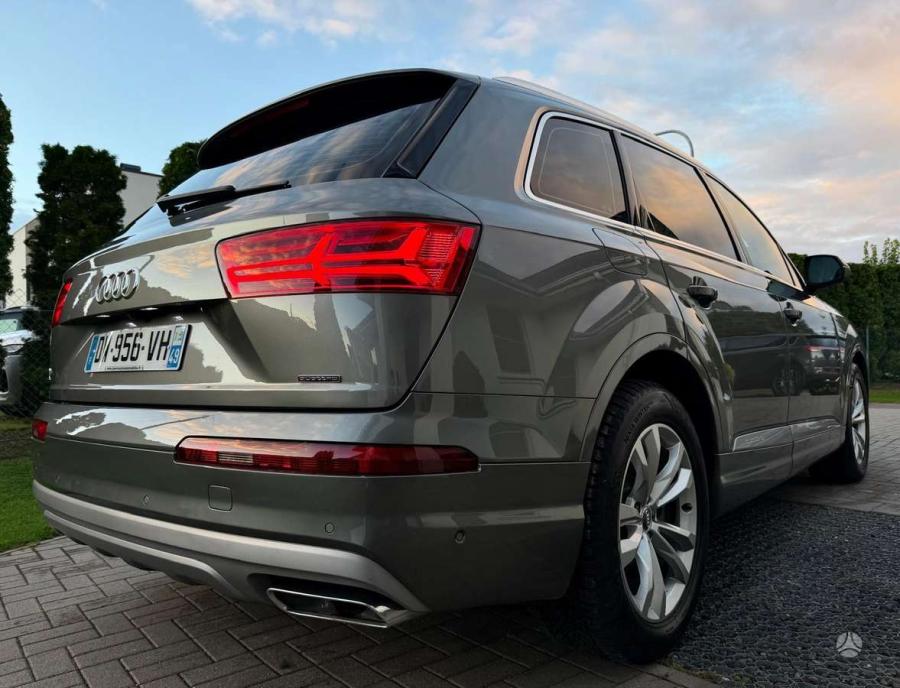Grey Audi Q7 2015 in Kaunas, with an engine capacity of 3.00 L and mileage of 300 thousand km for 15850 €, photo 8 on AUTOMOTO.COM.LV
