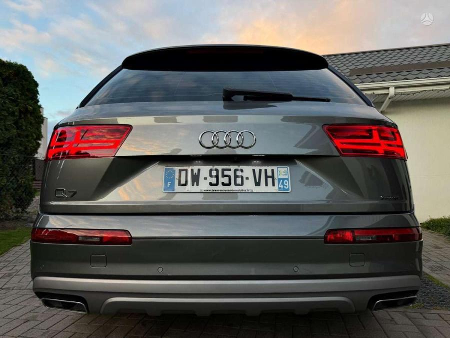 Grey Audi Q7 2015 in Kaunas, with an engine capacity of 3.00 L and mileage of 300 thousand km for 15850 €, photo 18 on AUTOMOTO.COM.LV