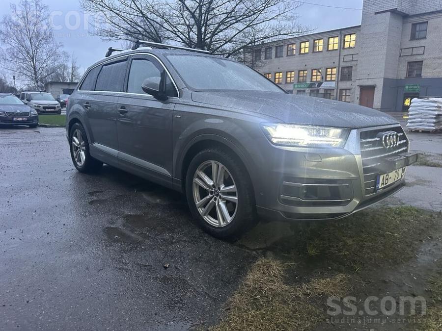 Grey Audi Q7 2016 in Riga, with an engine capacity of 3.00 L and mileage of 147 thousand km for 33500 €, photo 4 on AUTOMOTO.COM.LV