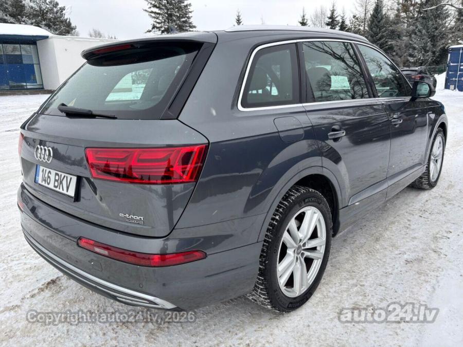Grey Audi Q7 2016 in Paide, with an engine capacity of 3.00 L and mileage of 204 thousand km for 25990 €, photo 5 on AUTOMOTO.COM.LV