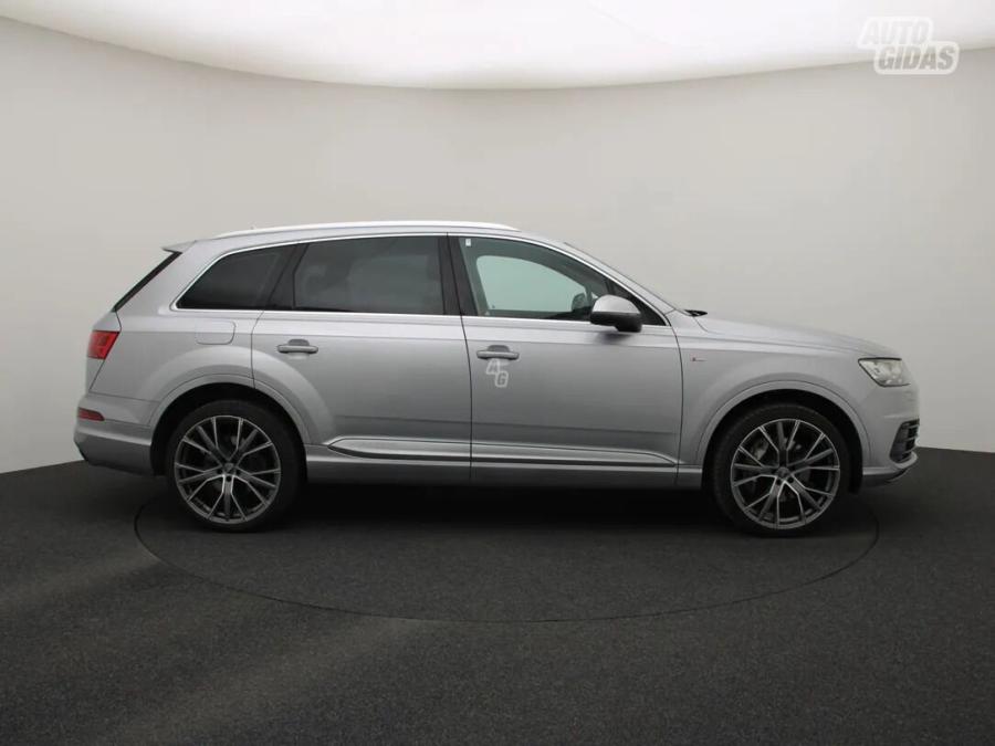 Grey Audi Q7 2016 in Vilnius, with an engine capacity of 3.00 L and mileage of 221 thousand km for 25999 €, photo 10 on AUTOMOTO.COM.LV