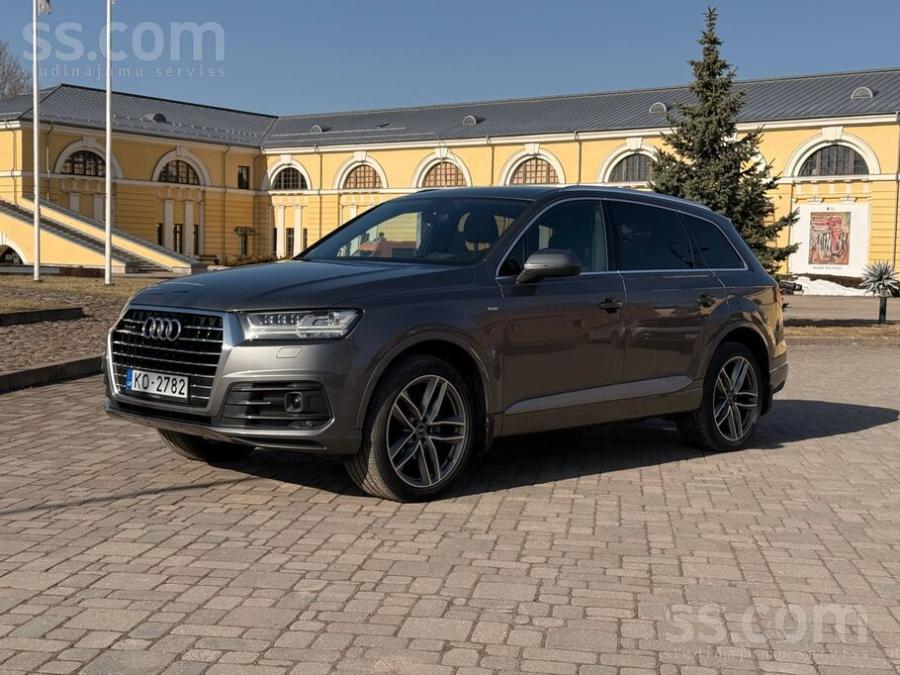 Grey Audi Q7 2016 in Daugavpils, with an engine capacity of 3.00 L and mileage of 241 thousand km for 23900 €, photo 1 on AUTOMOTO.COM.LV