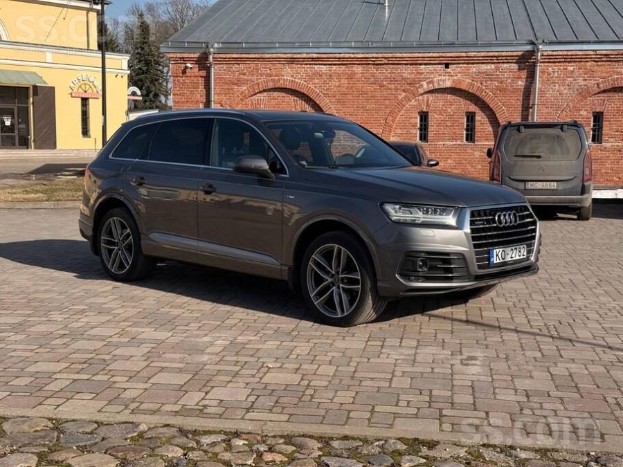 Grey Audi Q7 2016 in Daugavpils, with an engine capacity of 3.00 L and mileage of 241 thousand km for 23900 €, photo 3 on AUTOMOTO.COM.LV
