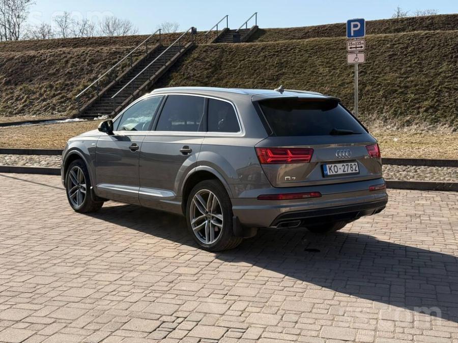 Grey Audi Q7 2016 in Daugavpils, with an engine capacity of 3.00 L and mileage of 241 thousand km for 23900 €, photo 4 on AUTOMOTO.COM.LV