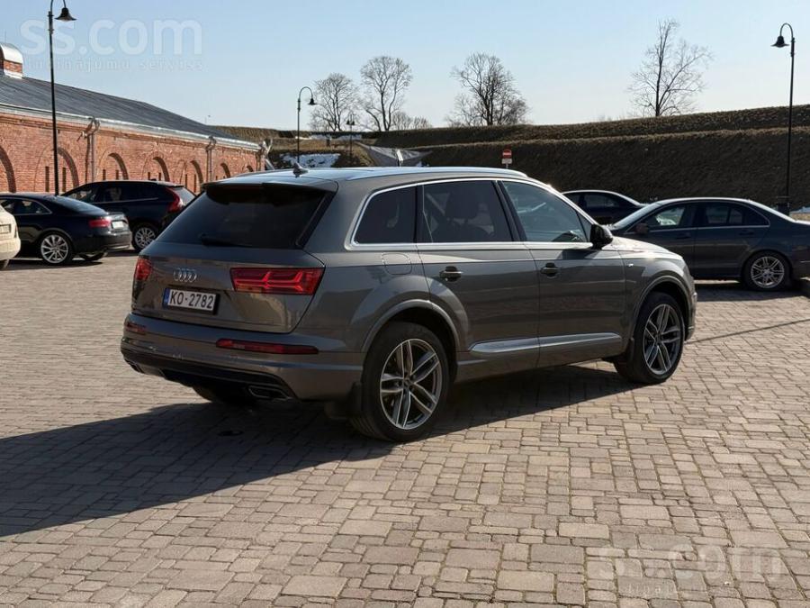 Grey Audi Q7 2016 in Daugavpils, with an engine capacity of 3.00 L and mileage of 241 thousand km for 23900 €, photo 5 on AUTOMOTO.COM.LV