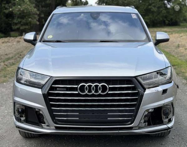 Grey Audi Q7 2016 in Vilnius, with an engine capacity of 2.97 L and mileage of 290 thousand km for 13990 €, photo 3 on AUTOMOTO.COM.LV