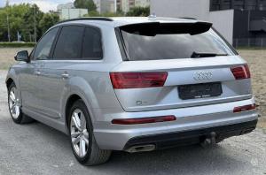 Grey Audi Q7 2016 in Vilnius, with an engine capacity of 2.97 L and mileage of 290 thousand km for 13990 €, photo 5 on AUTOMOTO.COM.LV