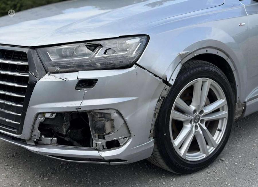 Grey Audi Q7 2016 in Vilnius, with an engine capacity of 2.97 L and mileage of 290 thousand km for 13990 €, photo 8 on AUTOMOTO.COM.LV