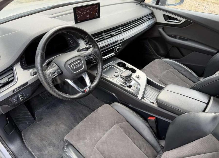 Grey Audi Q7 2016 in Vilnius, with an engine capacity of 2.97 L and mileage of 290 thousand km for 13990 €, photo 10 on AUTOMOTO.COM.LV