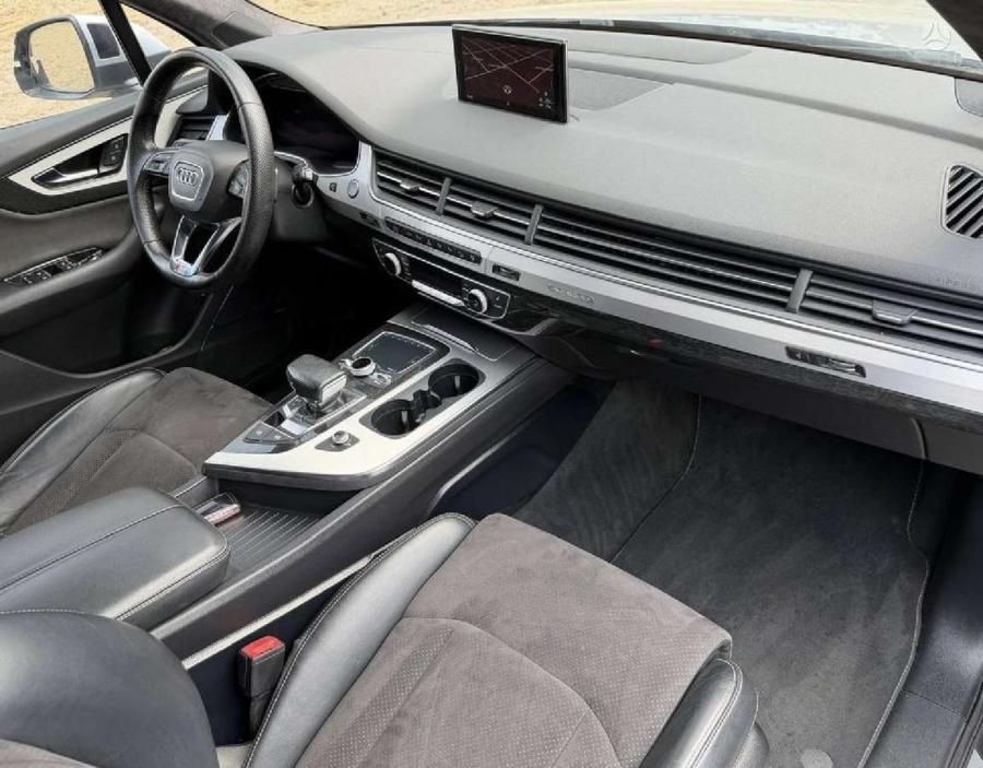 Grey Audi Q7 2016 in Vilnius, with an engine capacity of 2.97 L and mileage of 290 thousand km for 13990 €, photo 12 on AUTOMOTO.COM.LV