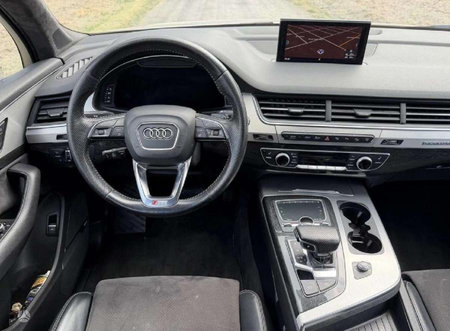 Grey Audi Q7 2016 in Vilnius, with an engine capacity of 2.97 L and mileage of 290 thousand km for 13990 €, photo 13 on AUTOMOTO.COM.LV