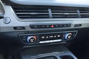Grey Audi Q7 2016 in Vilnius, with an engine capacity of 2.97 L and mileage of 273 thousand km for 20700 €, photo 14 on AUTOMOTO.COM.LV