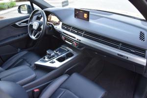 Grey Audi Q7 2016 in Vilnius, with an engine capacity of 2.97 L and mileage of 273 thousand km for 20700 €, photo 20 on AUTOMOTO.COM.LV