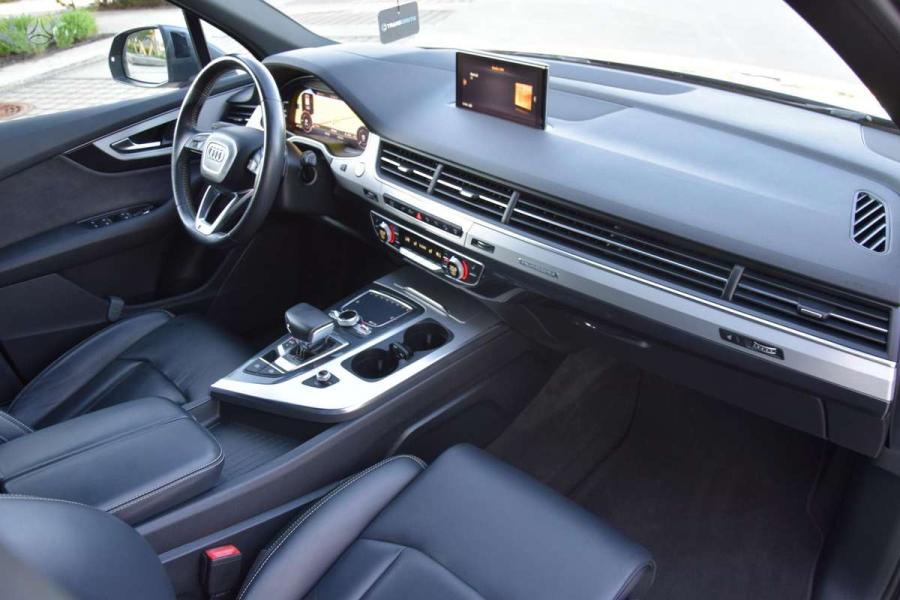 Grey Audi Q7 2016 in Vilnius, with an engine capacity of 2.97 L and mileage of 273 thousand km for 20700 €, photo 20 on AUTOMOTO.COM.LV