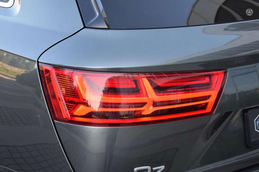 Grey Audi Q7 2016 in Vilnius, with an engine capacity of 2.97 L and mileage of 273 thousand km for 20700 €, photo 31 on AUTOMOTO.COM.LV