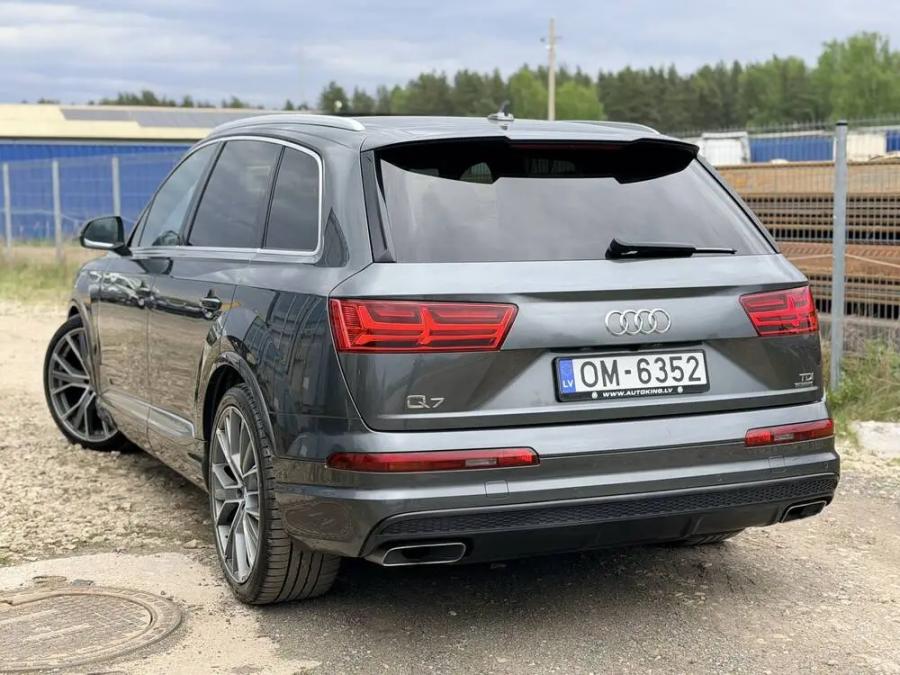 Grey Audi Q7 2016 in Riga, with an engine capacity of 3.00 L and mileage of 254 thousand km for 23995 €, photo 3 on AUTOMOTO.COM.LV