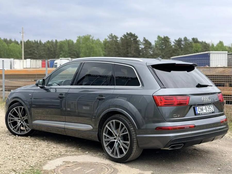 Grey Audi Q7 2016 in Riga, with an engine capacity of 3.00 L and mileage of 254 thousand km for 23995 €, photo 6 on AUTOMOTO.COM.LV