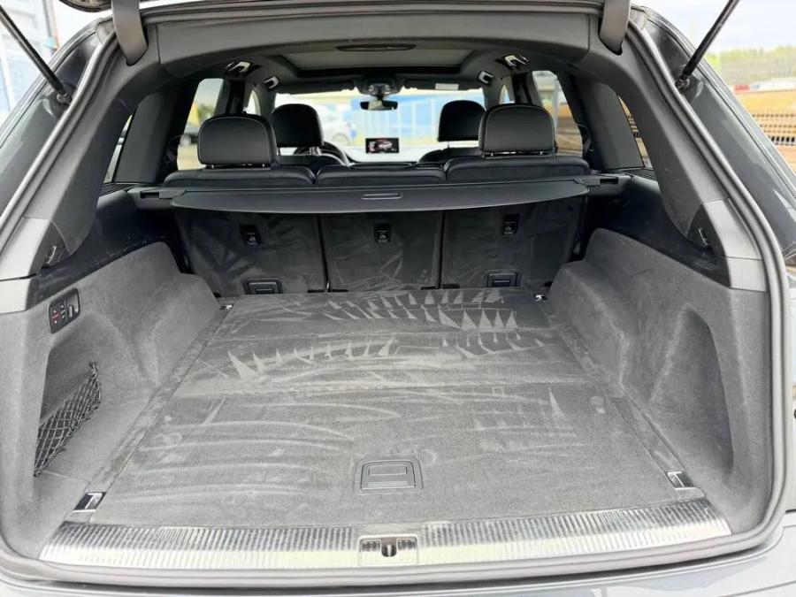 Grey Audi Q7 2016 in Riga, with an engine capacity of 3.00 L and mileage of 254 thousand km for 23995 €, photo 8 on AUTOMOTO.COM.LV