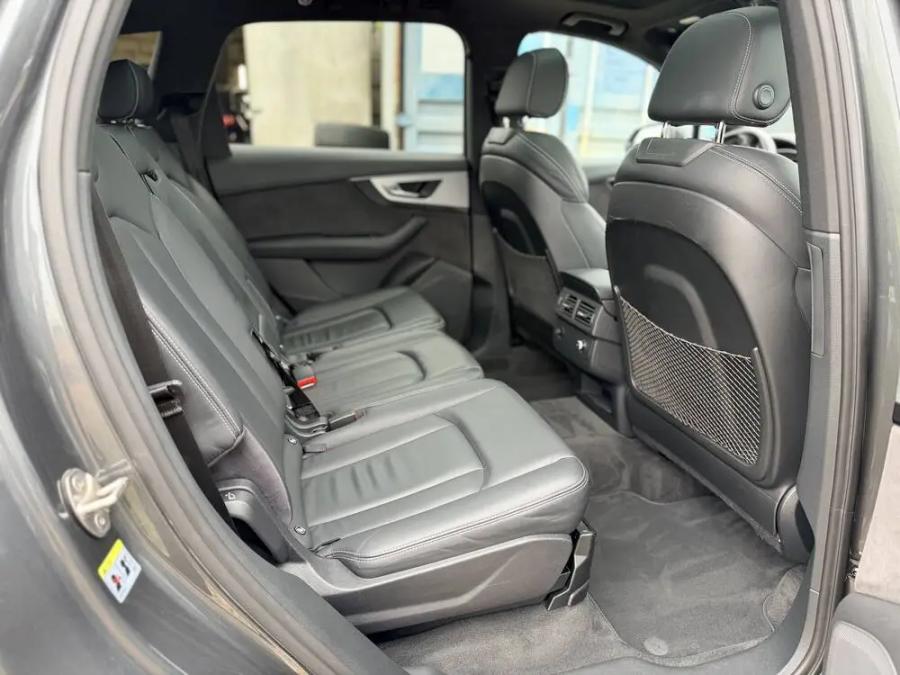 Grey Audi Q7 2016 in Riga, with an engine capacity of 3.00 L and mileage of 254 thousand km for 23995 €, photo 31 on AUTOMOTO.COM.LV