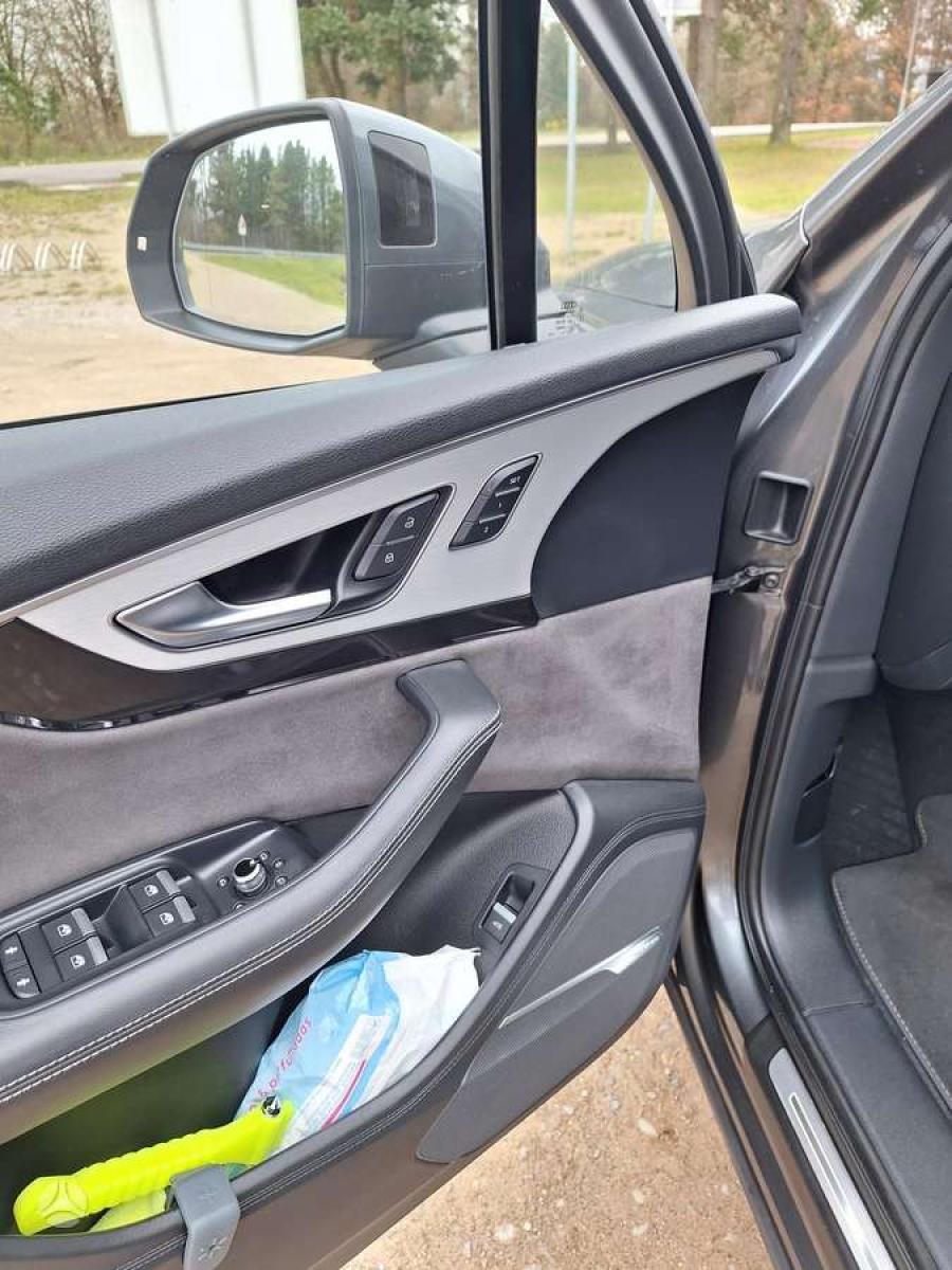 Grey Audi Q7 2016 in Raseiniai, with an engine capacity of 2.97 L and mileage of 156 thousand km for 34000 €, photo 26 on AUTOMOTO.COM.LV