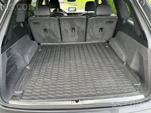 Grey Audi Q7 2016 in Riga, with an engine capacity of 3.00 L and mileage of 260 thousand km for 18950 €, photo 5 on AUTOMOTO.COM.LV