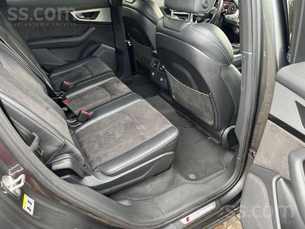 Grey Audi Q7 2016 in Riga, with an engine capacity of 3.00 L and mileage of 260 thousand km for 18950 €, photo 8 on AUTOMOTO.COM.LV
