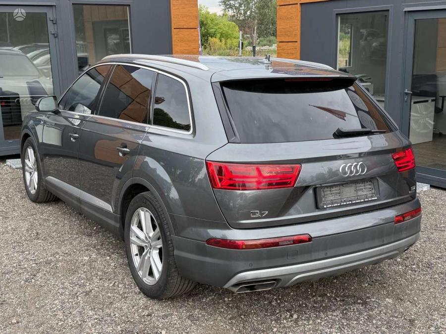 Grey Audi Q7 2016 in Kaunas, with an engine capacity of 3.00 L and mileage of 218 thousand km for 21800 €, photo 4 on AUTOMOTO.COM.LV
