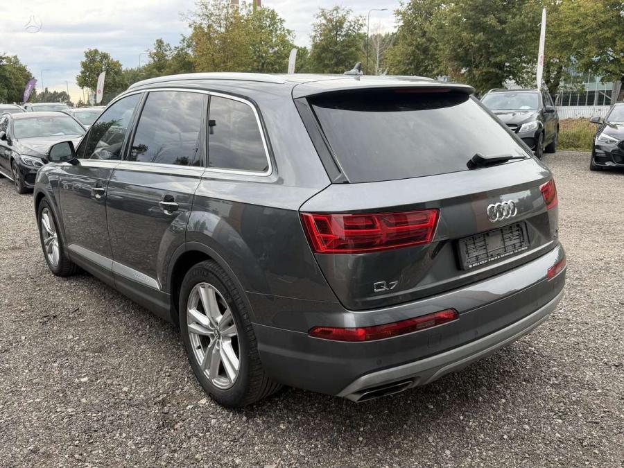 Grey Audi Q7 2016 in Kaunas, with an engine capacity of 3.00 L and mileage of 218 thousand km for 21800 €, photo 5 on AUTOMOTO.COM.LV