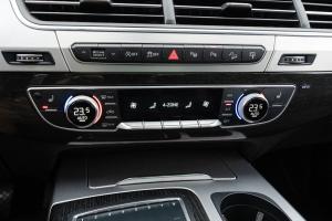 Pelēks Audi Q7 2016 Mārupe, ar dzinēja tilpumu 3.00 L un nobraukumu 195 tūkst. km par 27750 €, foto 31 vietnē AUTOMOTO.COM.LV