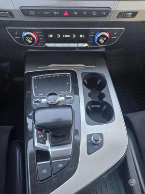 Grey Audi Q7 2016 in Salcininkai, with an engine capacity of 2.97 L and mileage of 272 thousand km for 25500 €, photo 25 on AUTOMOTO.COM.LV