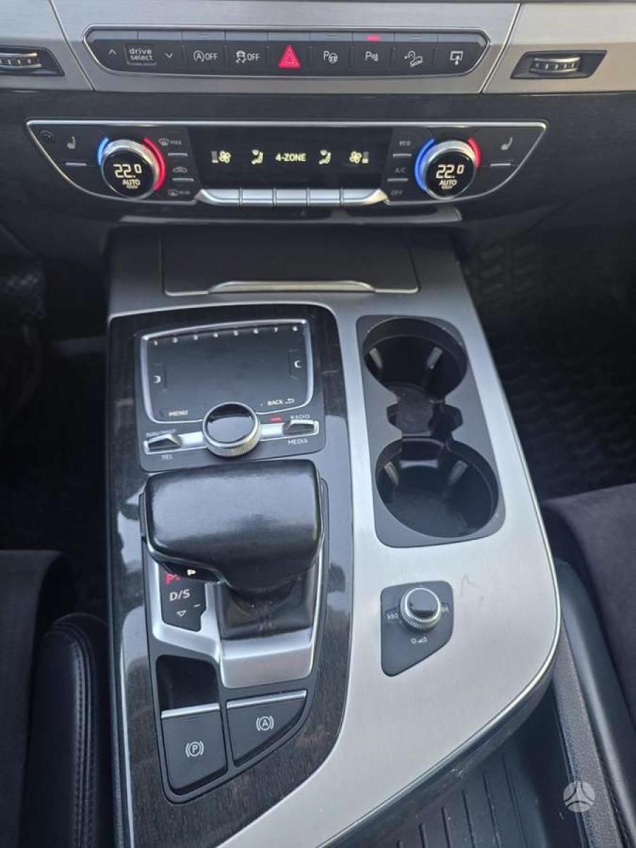 Grey Audi Q7 2016 in Salcininkai, with an engine capacity of 2.97 L and mileage of 272 thousand km for 25500 €, photo 25 on AUTOMOTO.COM.LV
