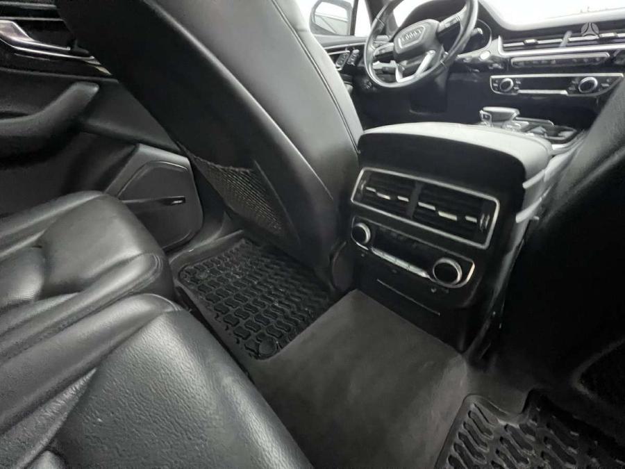 Grey Audi Q7 2017 in Kaunas, with an engine capacity of 3.00 L and mileage of 180 thousand km for 16500 €, photo 15 on AUTOMOTO.COM.LV