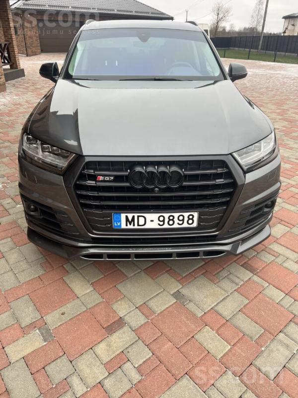 Grey Audi Q7 2017 in Daugavpils, with an engine capacity of 4.00 L and mileage of 225 thousand km for 37500 €, photo 2 on AUTOMOTO.COM.LV