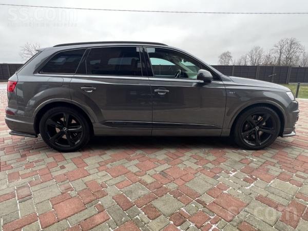 Grey Audi Q7 2017 in Daugavpils, with an engine capacity of 4.00 L and mileage of 225 thousand km for 37500 €, photo 3 on AUTOMOTO.COM.LV