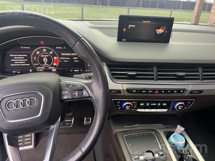 Grey Audi Q7 2017 in Daugavpils, with an engine capacity of 4.00 L and mileage of 225 thousand km for 37500 €, photo 5 on AUTOMOTO.COM.LV