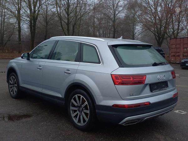 Grey Audi Q7 2017 in Siauliai, with an engine capacity of 3.00 L and mileage of 179 thousand km for 12300 €, photo 2 on AUTOMOTO.COM.LV