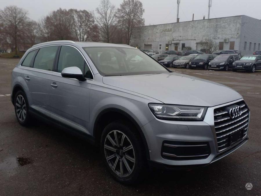 Grey Audi Q7 2017 in Siauliai, with an engine capacity of 3.00 L and mileage of 179 thousand km for 12300 €, photo 3 on AUTOMOTO.COM.LV