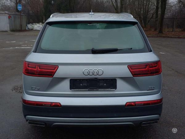 Grey Audi Q7 2017 in Siauliai, with an engine capacity of 3.00 L and mileage of 179 thousand km for 12300 €, photo 6 on AUTOMOTO.COM.LV