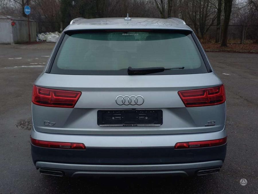 Grey Audi Q7 2017 in Siauliai, with an engine capacity of 3.00 L and mileage of 179 thousand km for 12300 €, photo 6 on AUTOMOTO.COM.LV